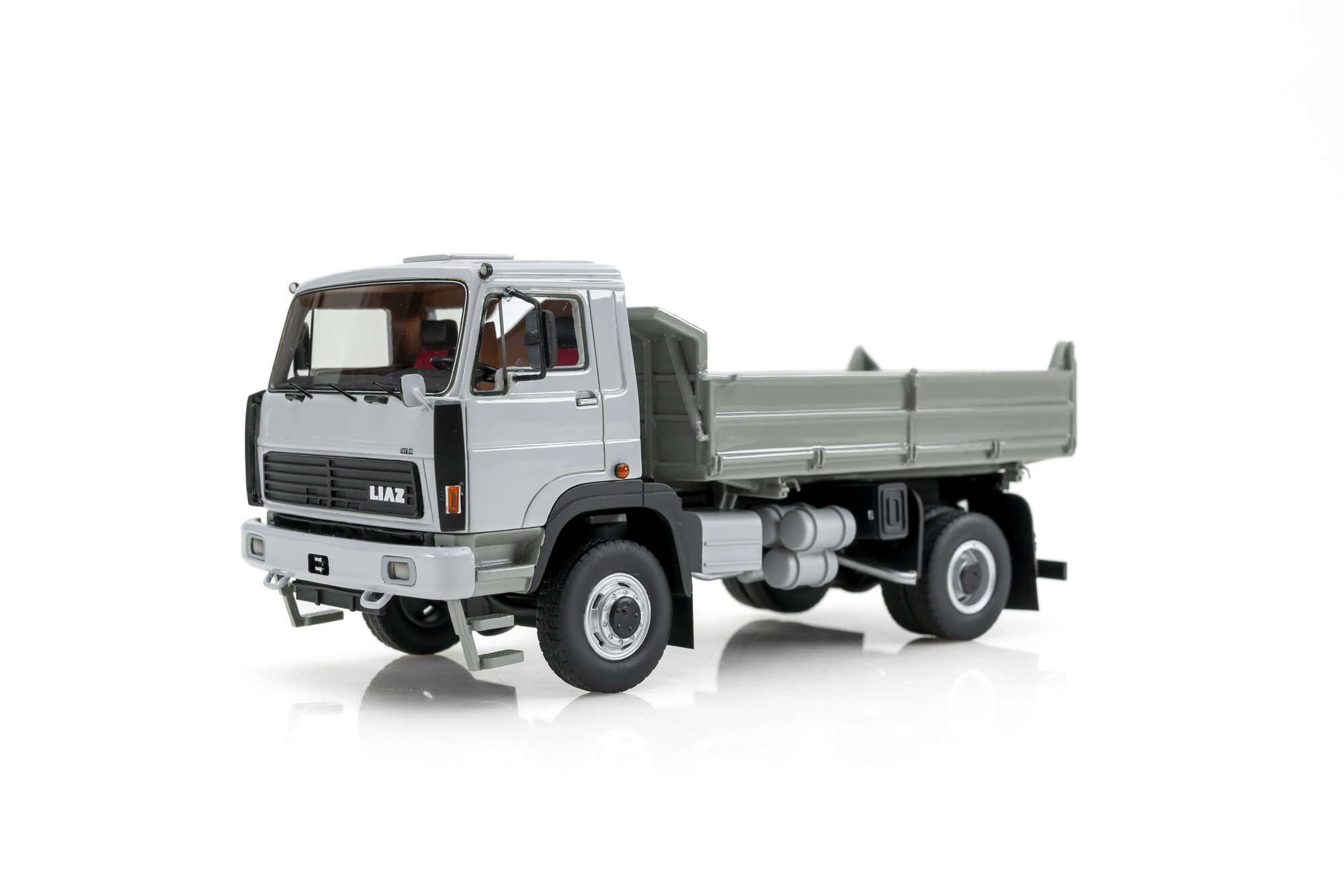 Liaz 151.261 4x4 tipper, šedá kabina | Modelsnavigator.com