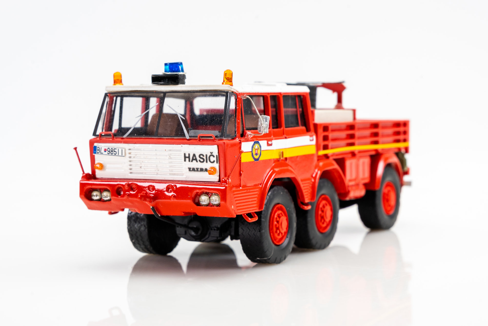 Tatra 813 TP 6x6 tahač HaZZ - HASIČI | Modelsnavigator.com