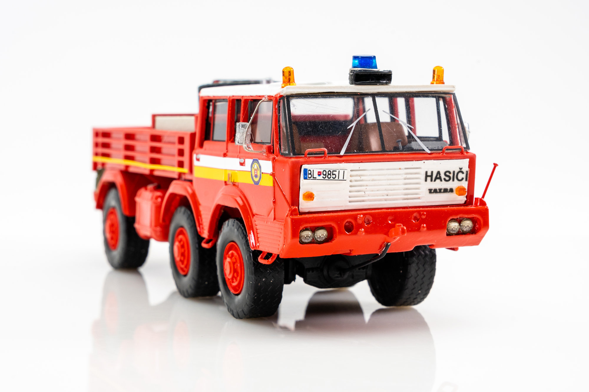 Tatra 813 TP 6x6 tahač HaZZ - HASIČI | Modelsnavigator.com