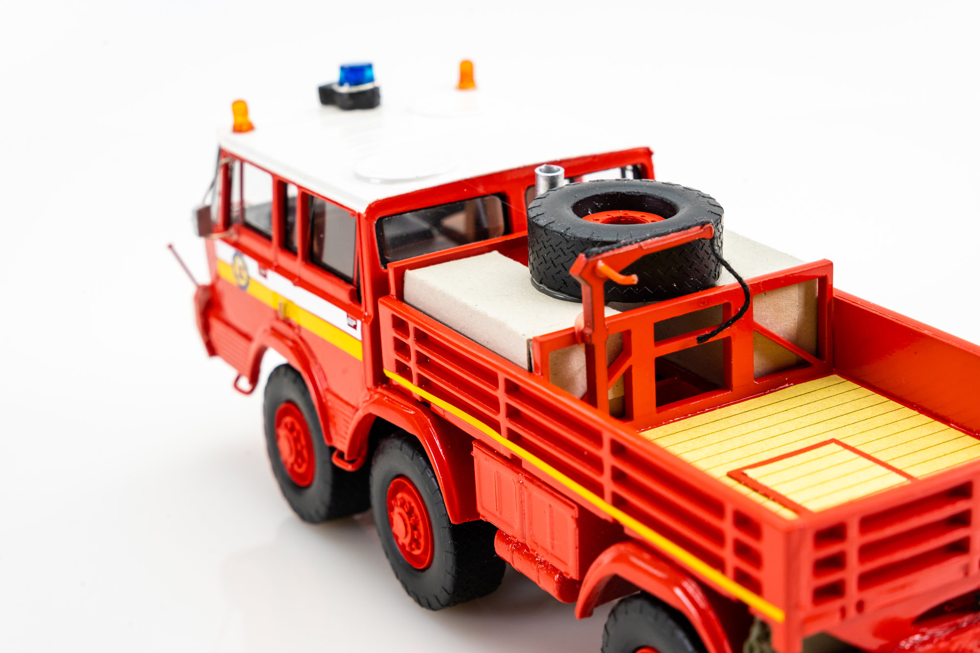 Tatra 813 TP 6x6 tahač HaZZ - HASIČI | Modelsnavigator.com