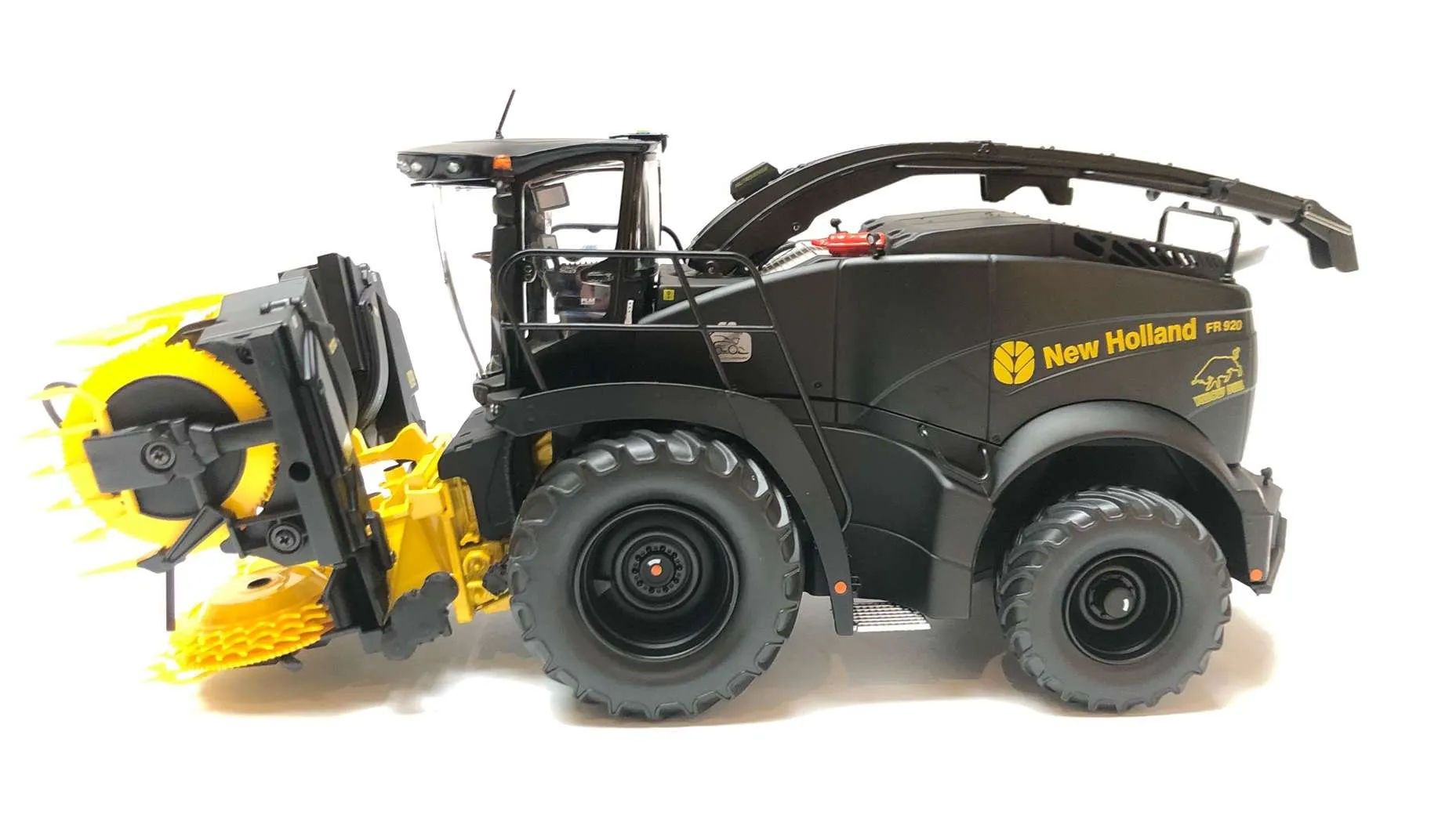New Holland FR920 Yellow Bull Limited Edition 1000 | Modelsnavigator.com