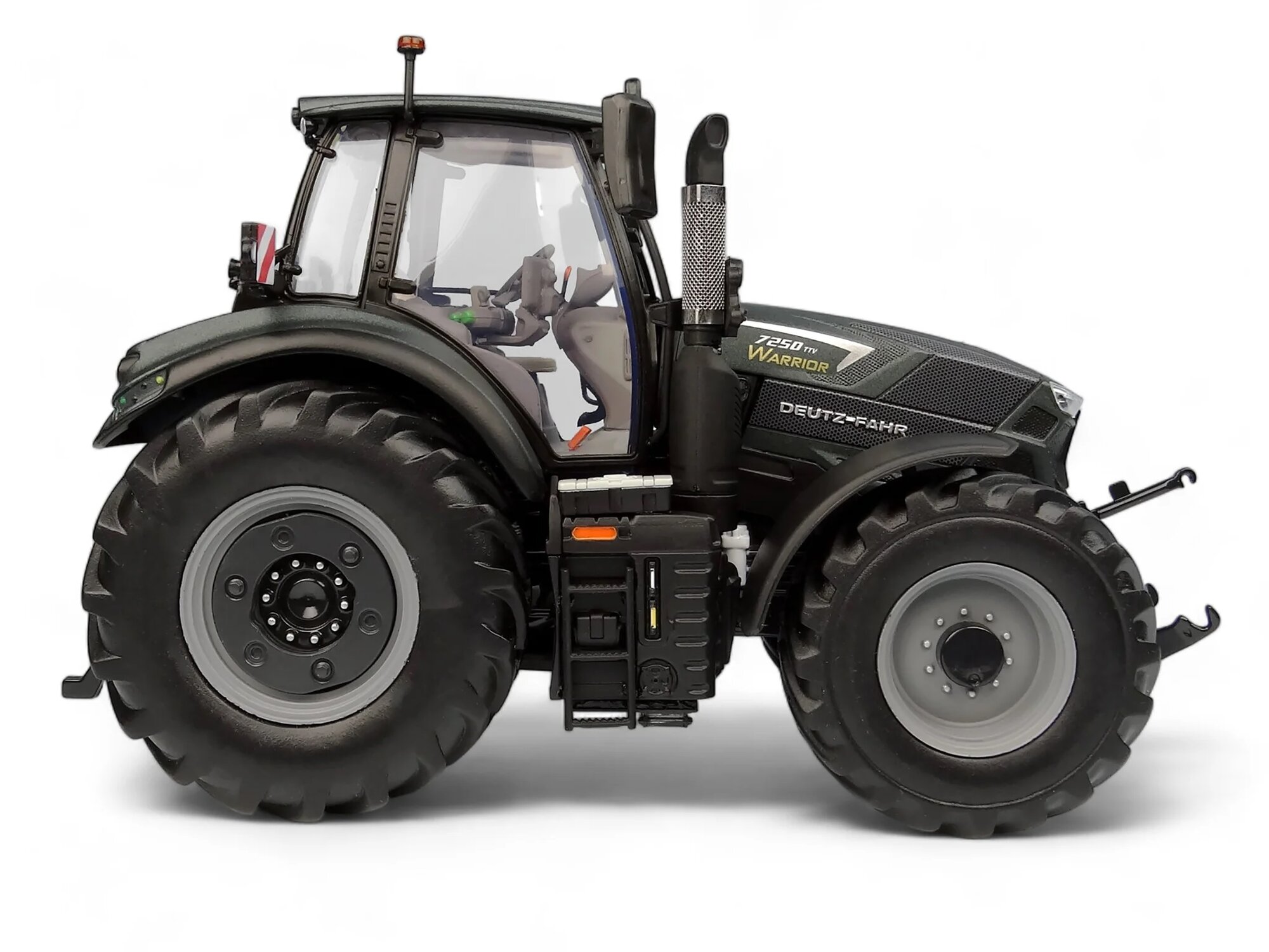 Deutz-Fahr 7250 TTV Warrior Edition Matt Green | Modelsnavigator.com