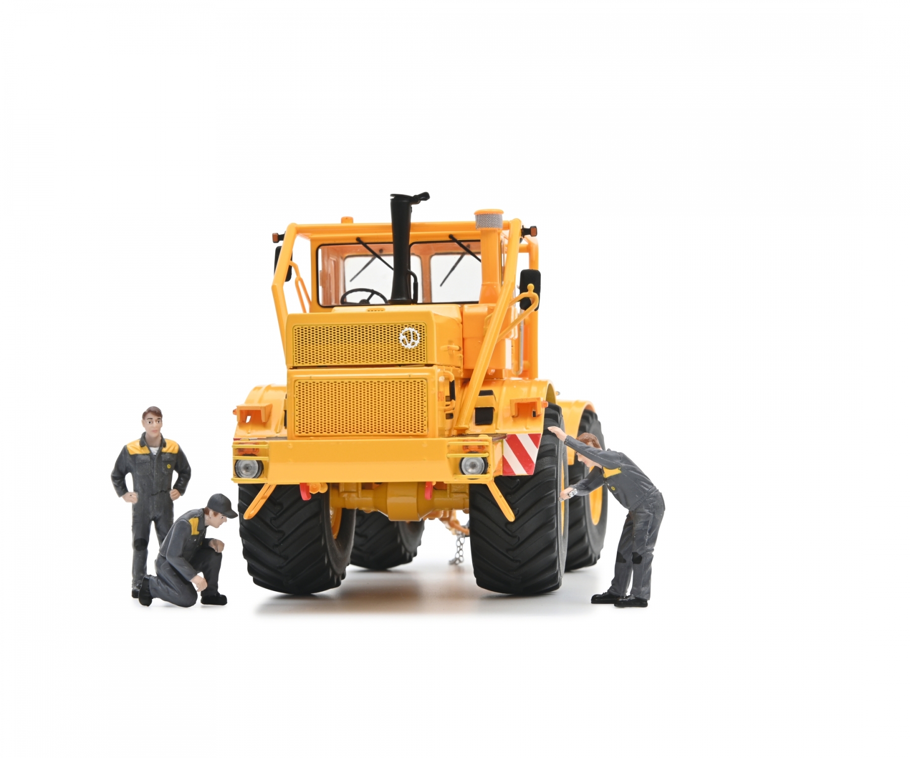 Kirovets K700 with figures | Modelsnavigator.com
