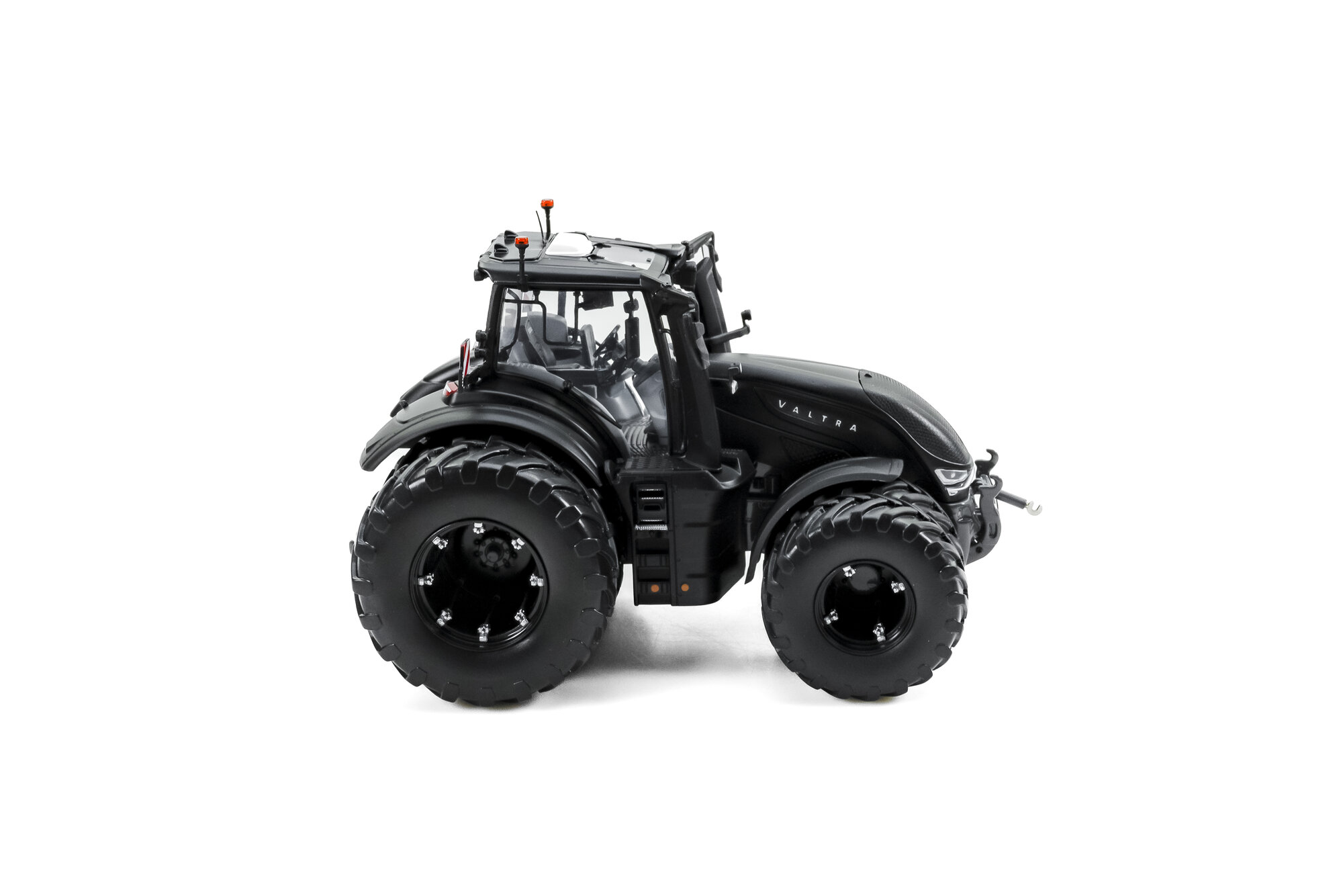 VALTRA S416 UNLIMITED with double wheels | Modelsnavigator.com