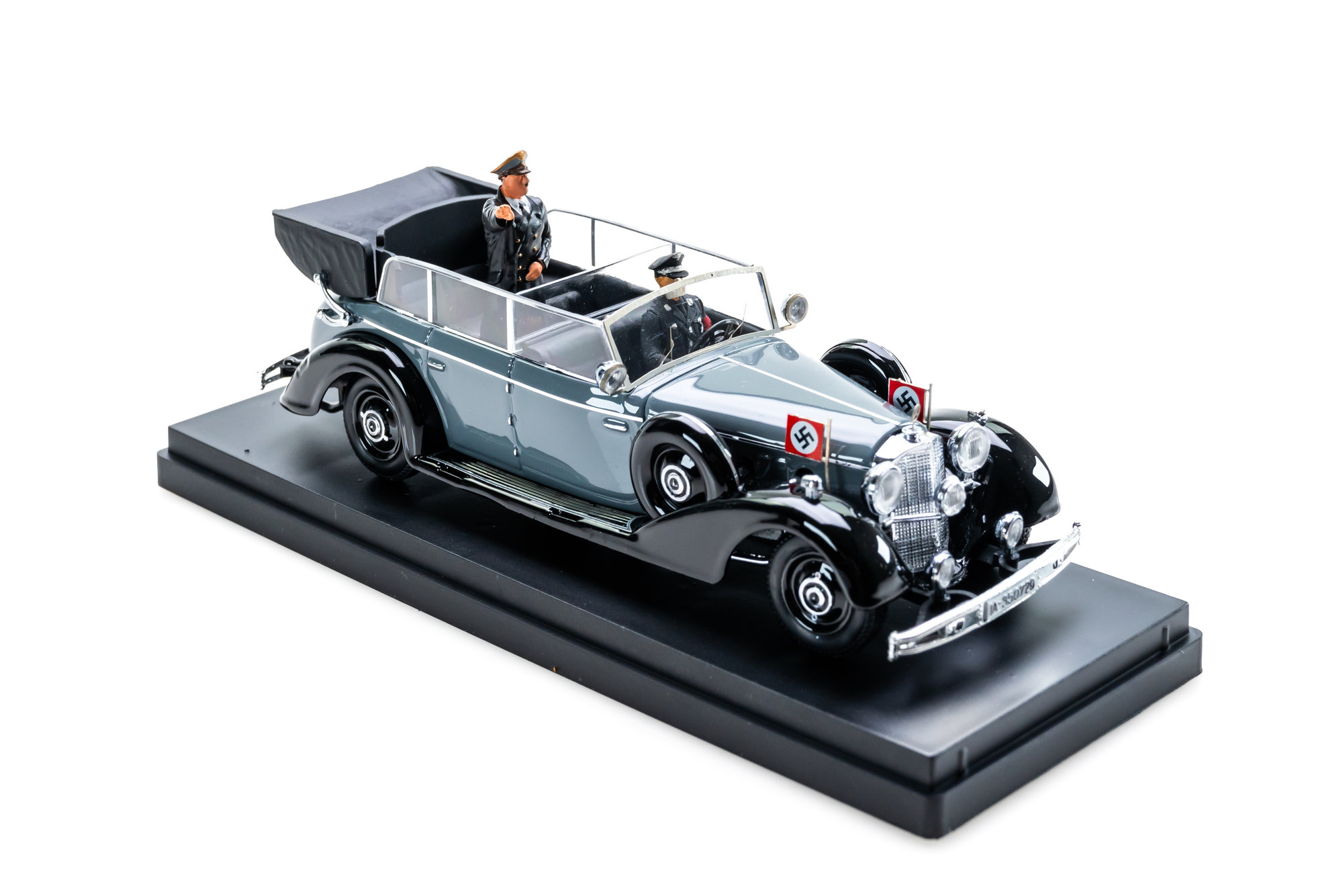 MERCEDES BENZ - 770K CABRIOLET OPEN 1942 WITH HITLER AND DRIVER FIGURES ...