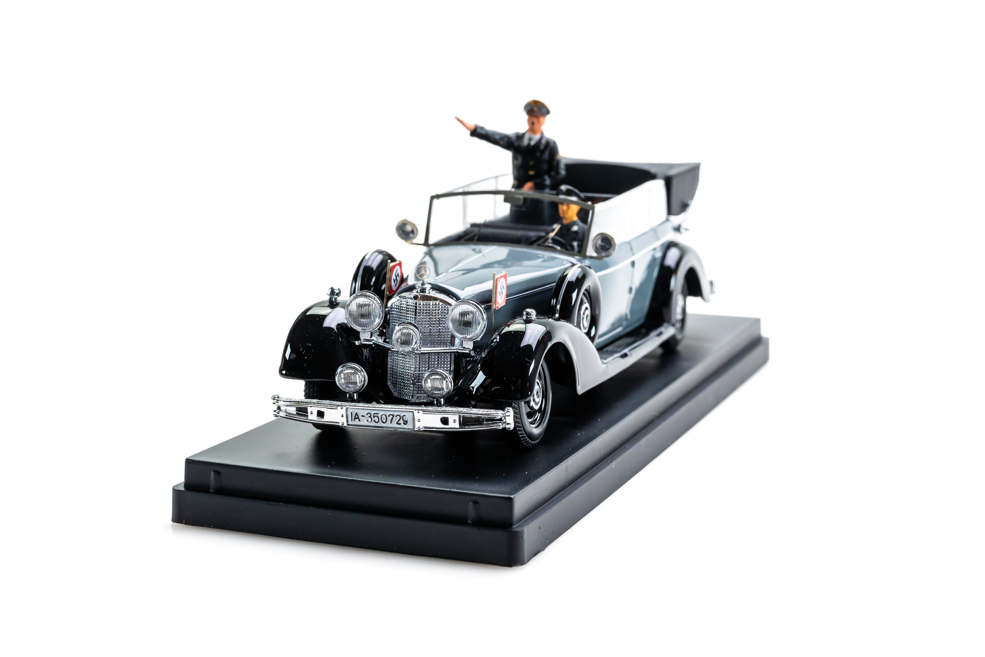 MERCEDES BENZ - 770K CABRIOLET OPEN 1942 WITH HITLER AND DRIVER FIGURES ...
