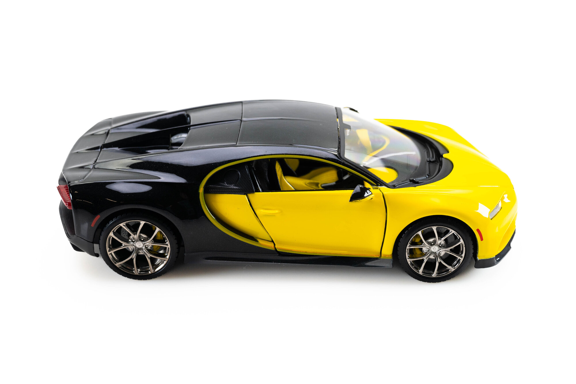 Bugatti Chiron, yellow/black | Modelsnavigator.com