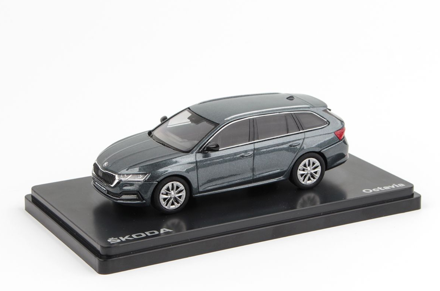 Skoda Octavia IV Combi (2020) - Gray Quartz Metallic | Modelsnavigator.com
