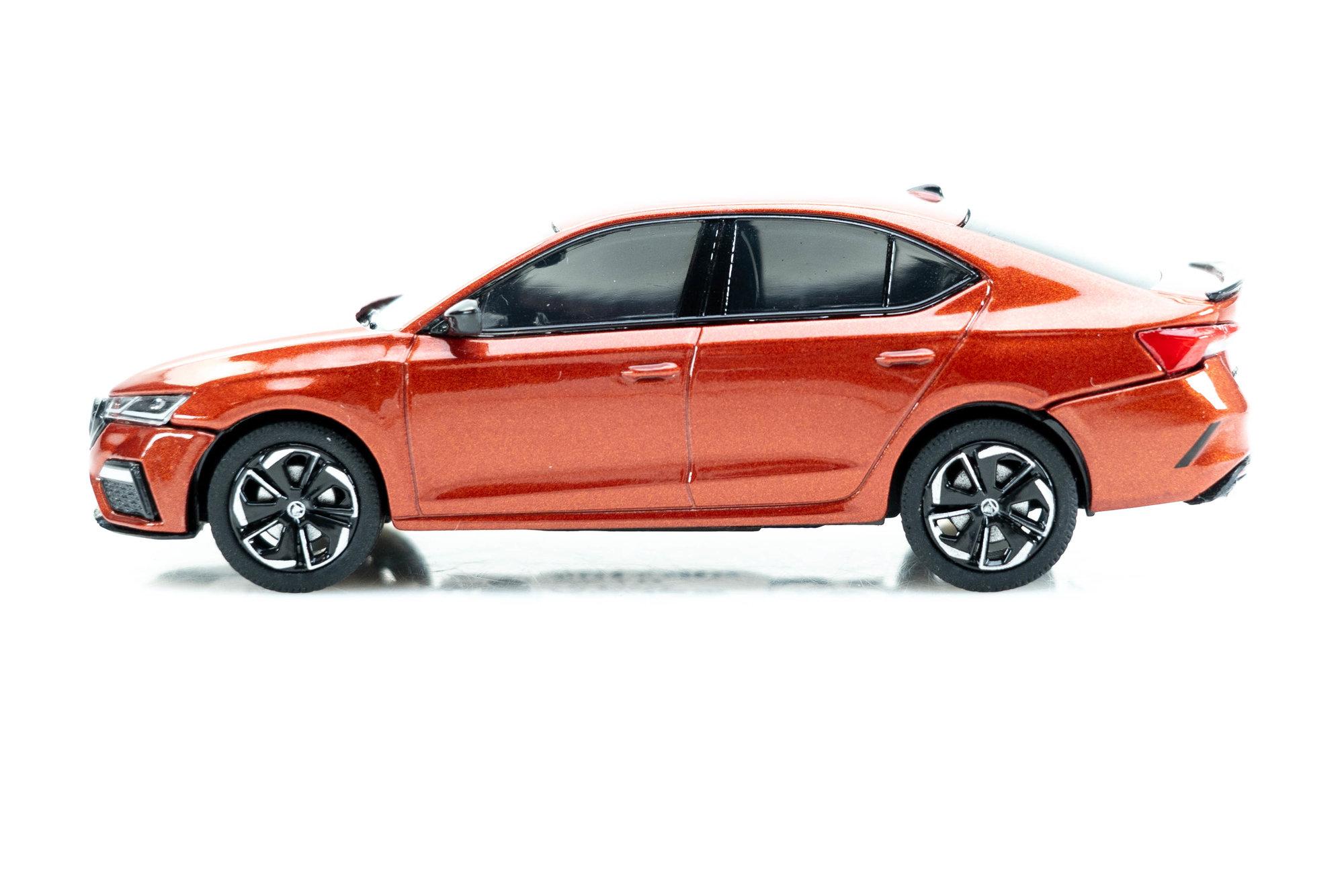 Skoda Octavia IV RS (2020) - Red Cinnamon Metallic | Modelsnavigator.com