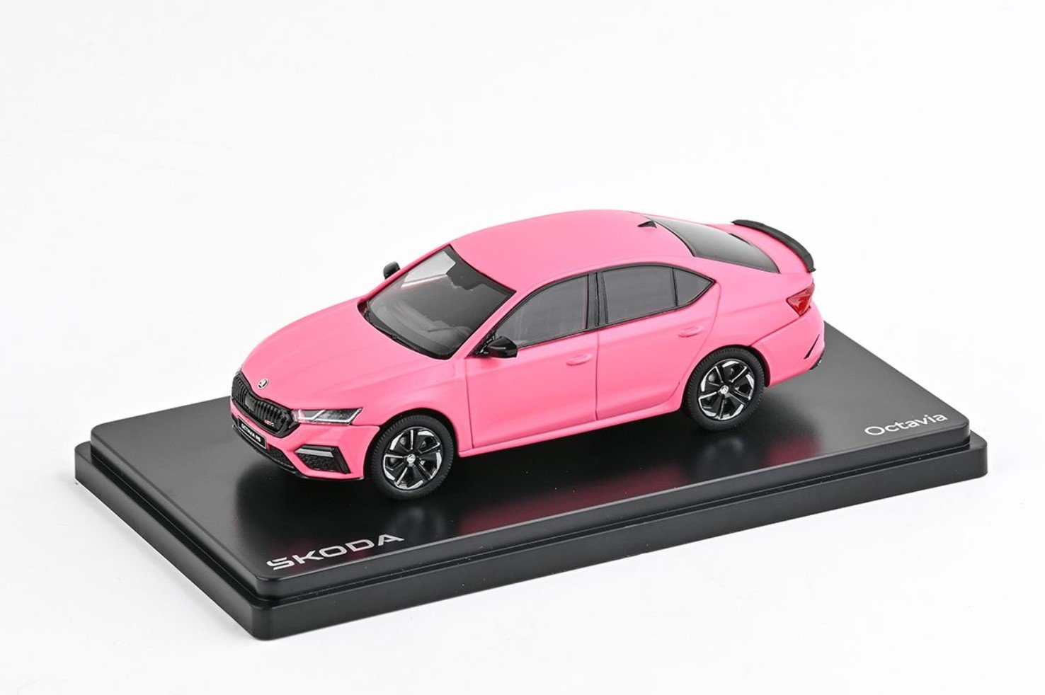 Skoda Octavia IV RS (2020) Pink | Modelsnavigator.com