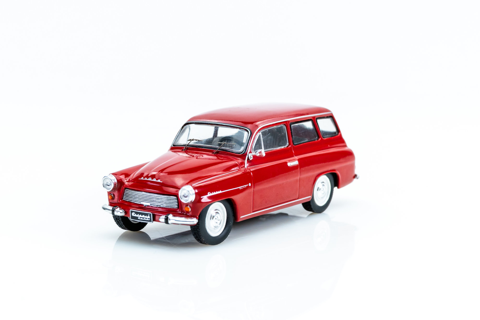 Skoda Octavia station wagon, dark red, 1969 | Modelsnavigator.com