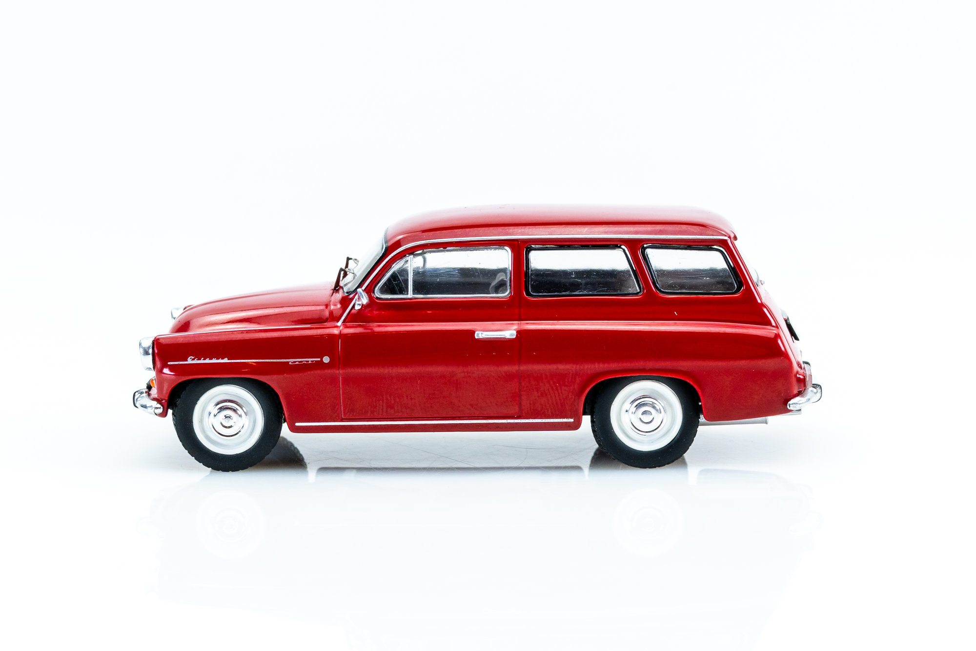 Skoda Octavia station wagon, dark red, 1969 | Modelsnavigator.com