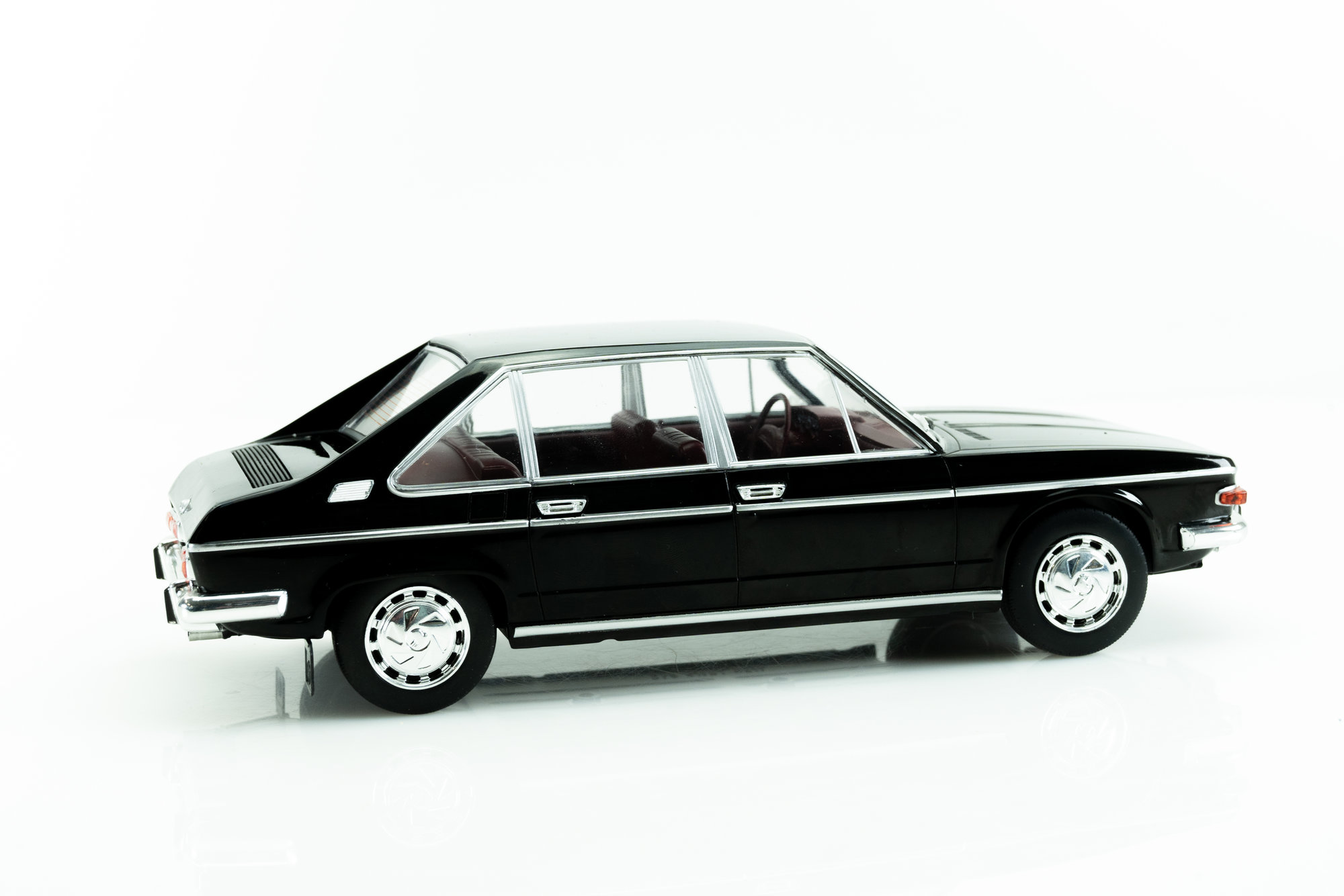 Tatra 613, black, 1973 | Modelsnavigator.com