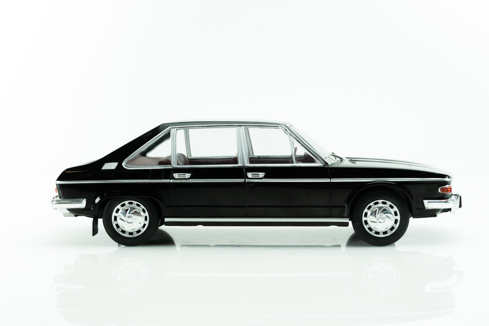 Tatra 613, black, 1973 | Modelsnavigator.com