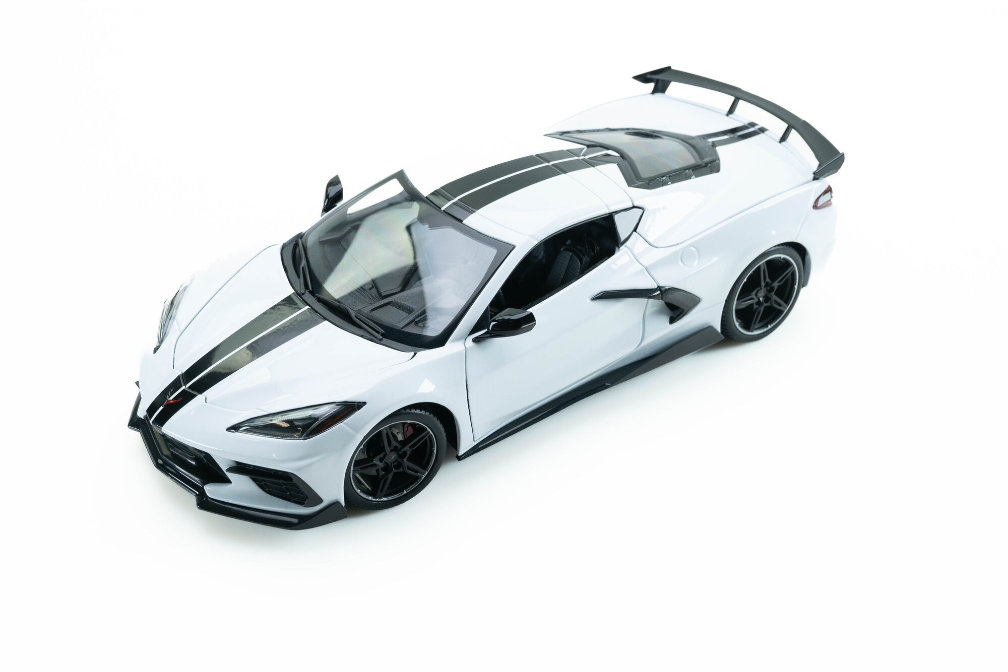 Chevrolet Corvette Stingray Coupe (High Wing), white | Modelsnavigator.com