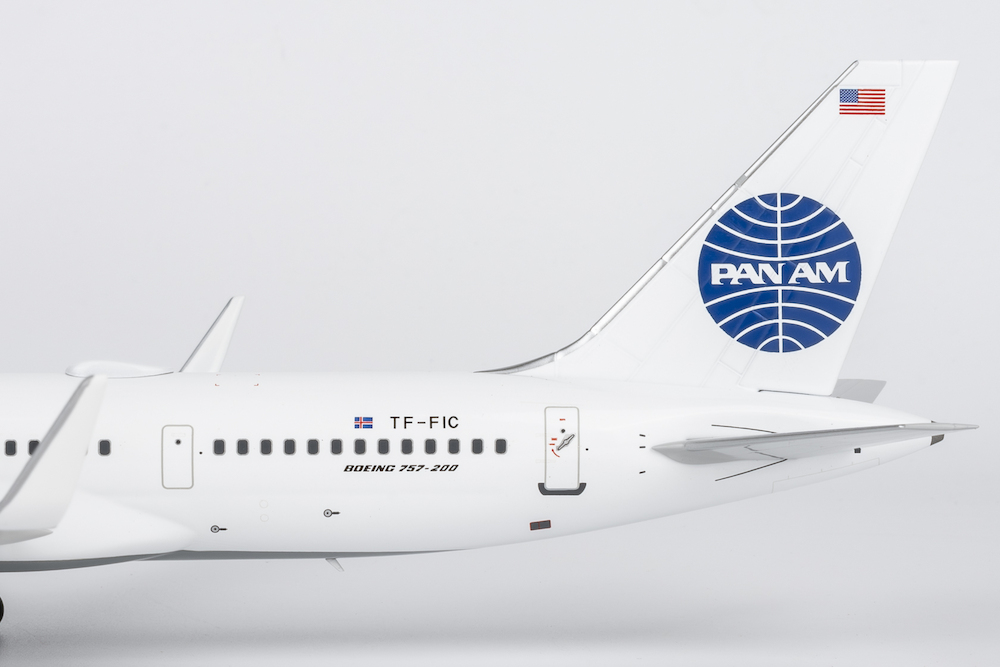 Boeing 757-200 Icelandair Criterion Travel's Pan Am livery ...