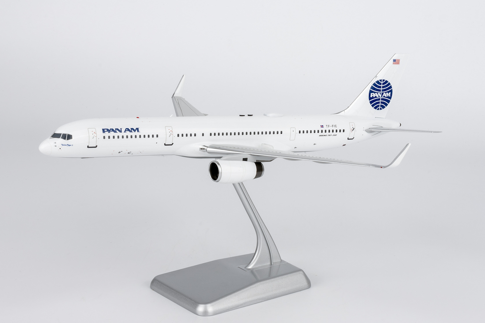 Boeing 757-200 Icelandair Criterion Travel's Pan Am livery ...