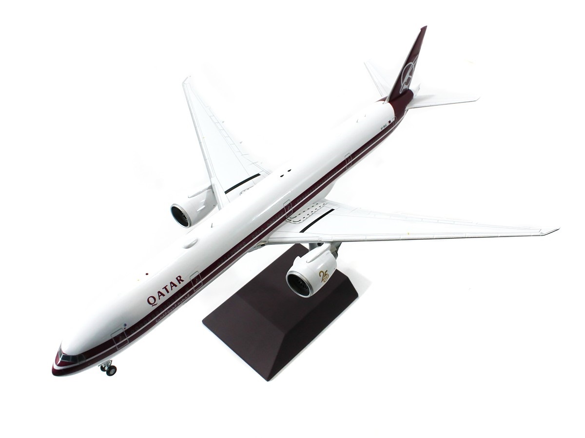 Boeing 777-300ER Qatar Airways 25th Anniversary retro livery ...