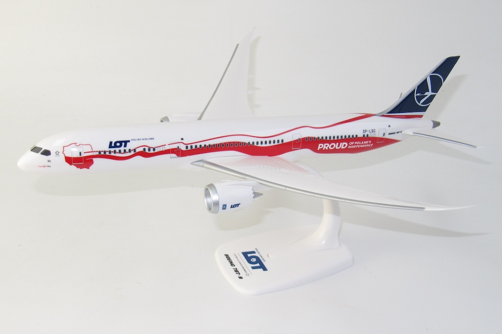 Boeing 787-9 LOT Polsko "Proud of Poland's Independence ...
