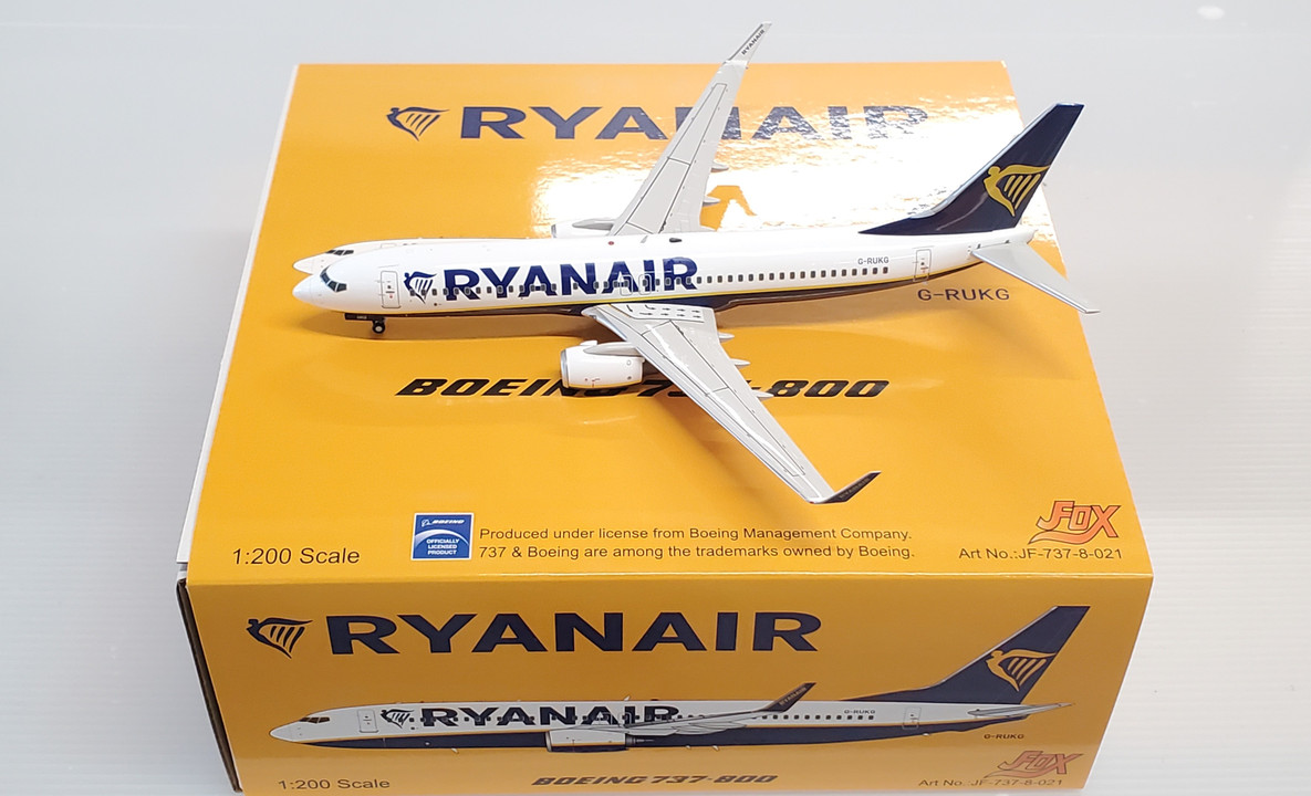 Boeing B737-800 Ryanair UK | Modelsnavigator.com