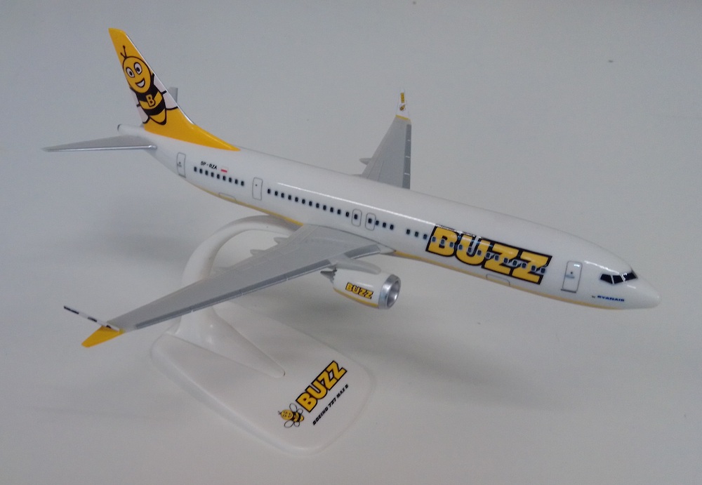 Boeing B737 MAX 8 Buzz (Ryanair) | Modelsnavigator.com