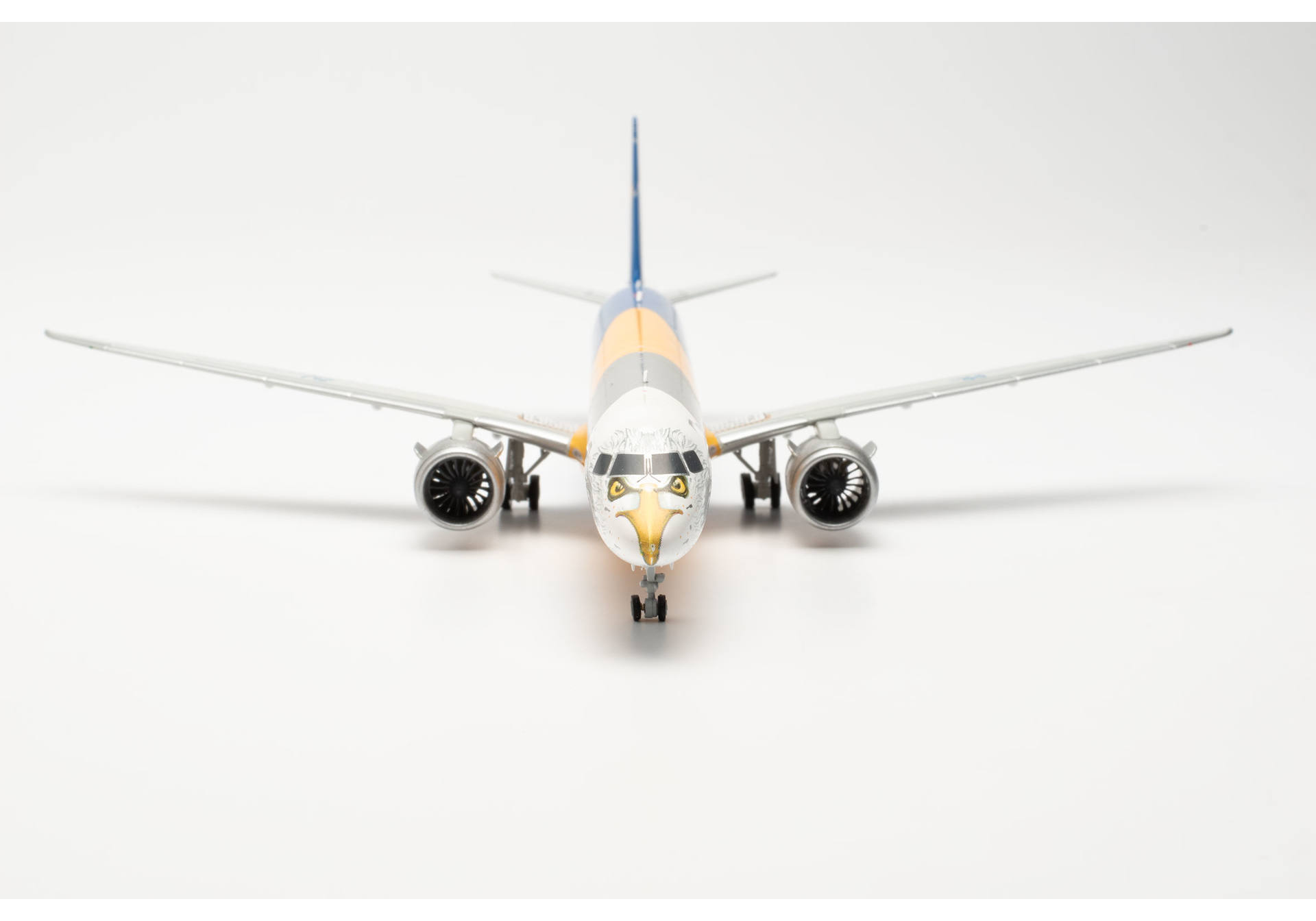 Embraer ERJ195-E2 Profit Hunter, Golden Eagle | Modelsnavigator.com