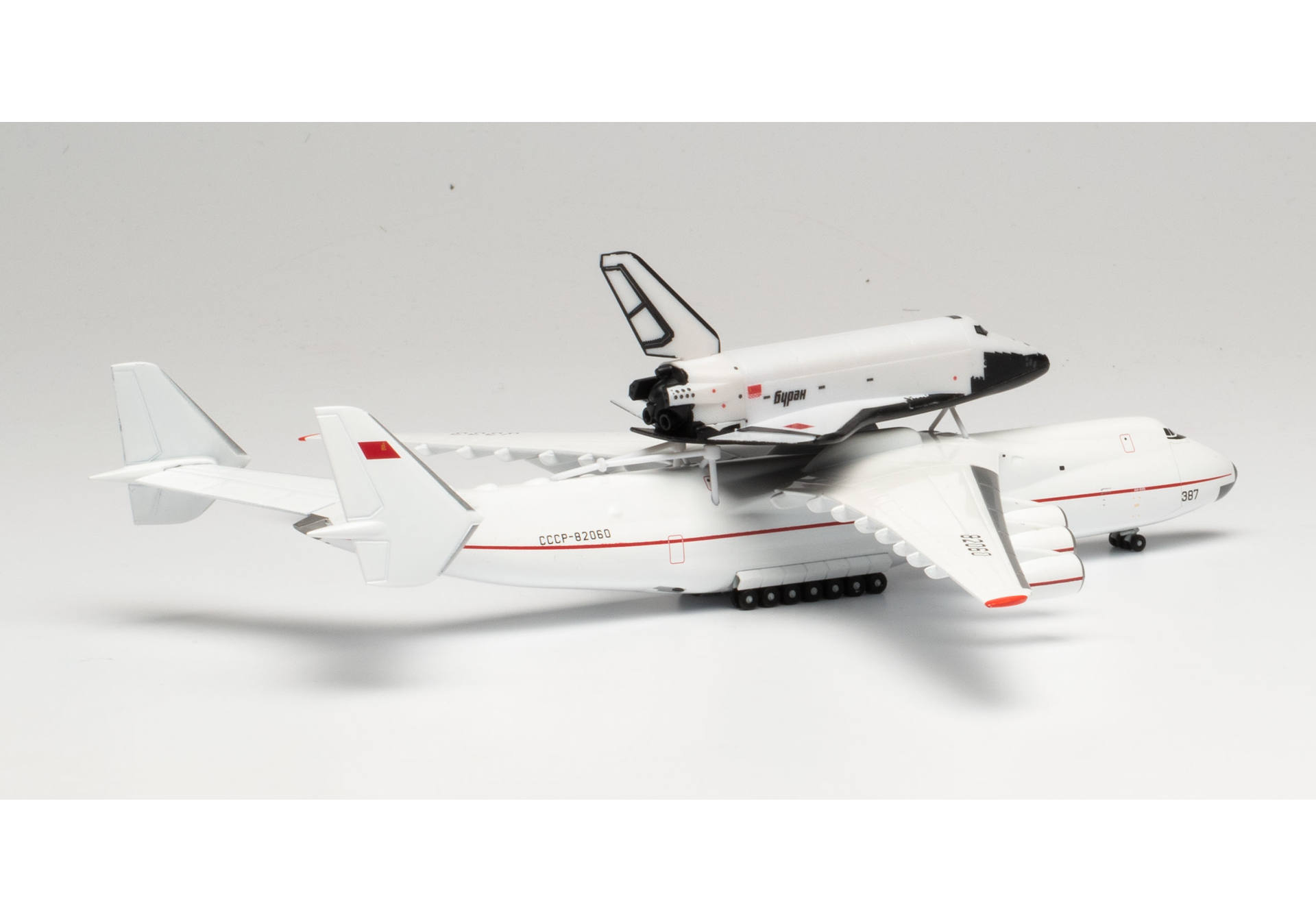 Antonov AN-225 Mriya & Buran Space Orbiter | Modelsnavigator.com