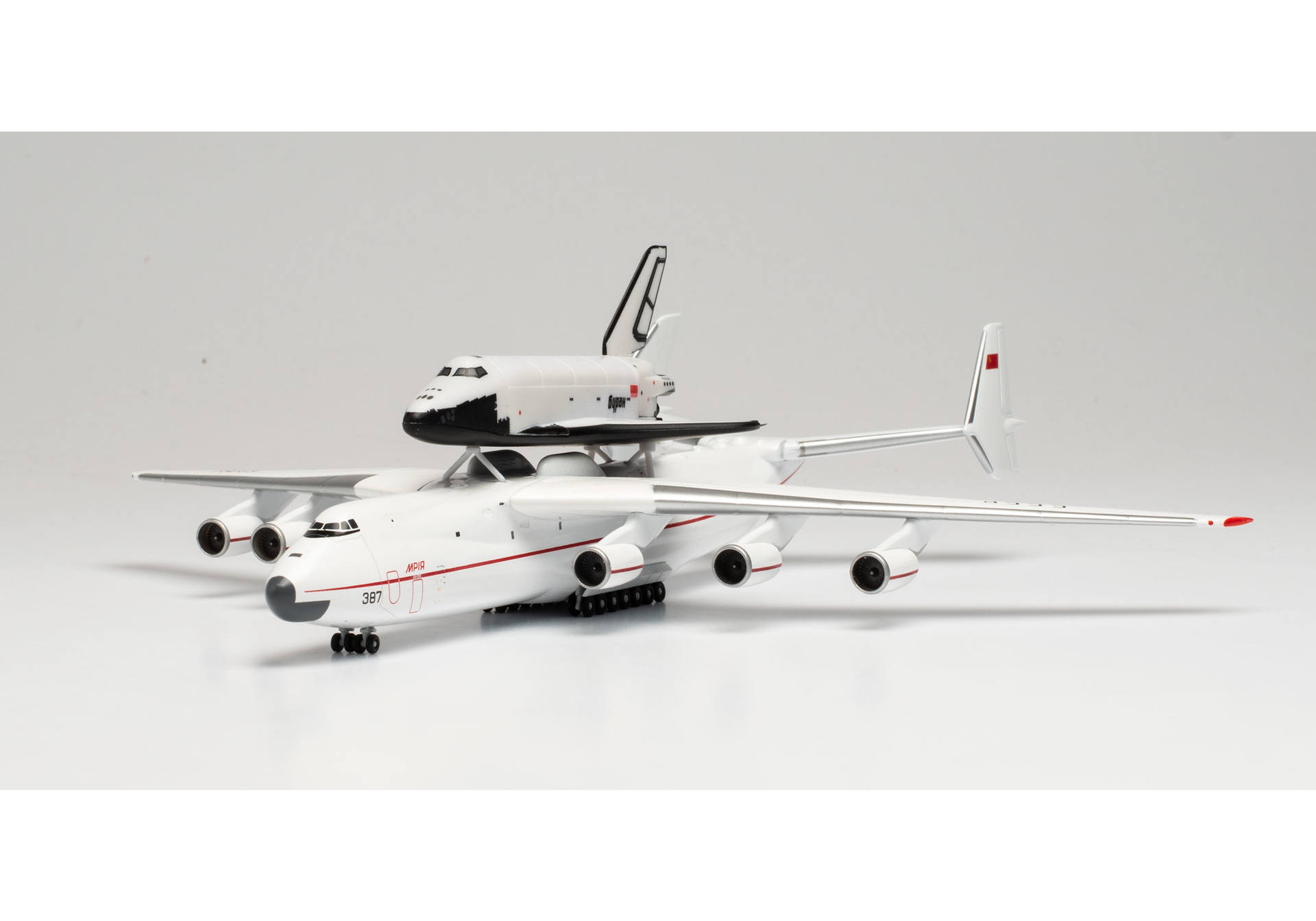Antonov AN-225 Mriya & Buran Space Orbiter | Modelsnavigator.com