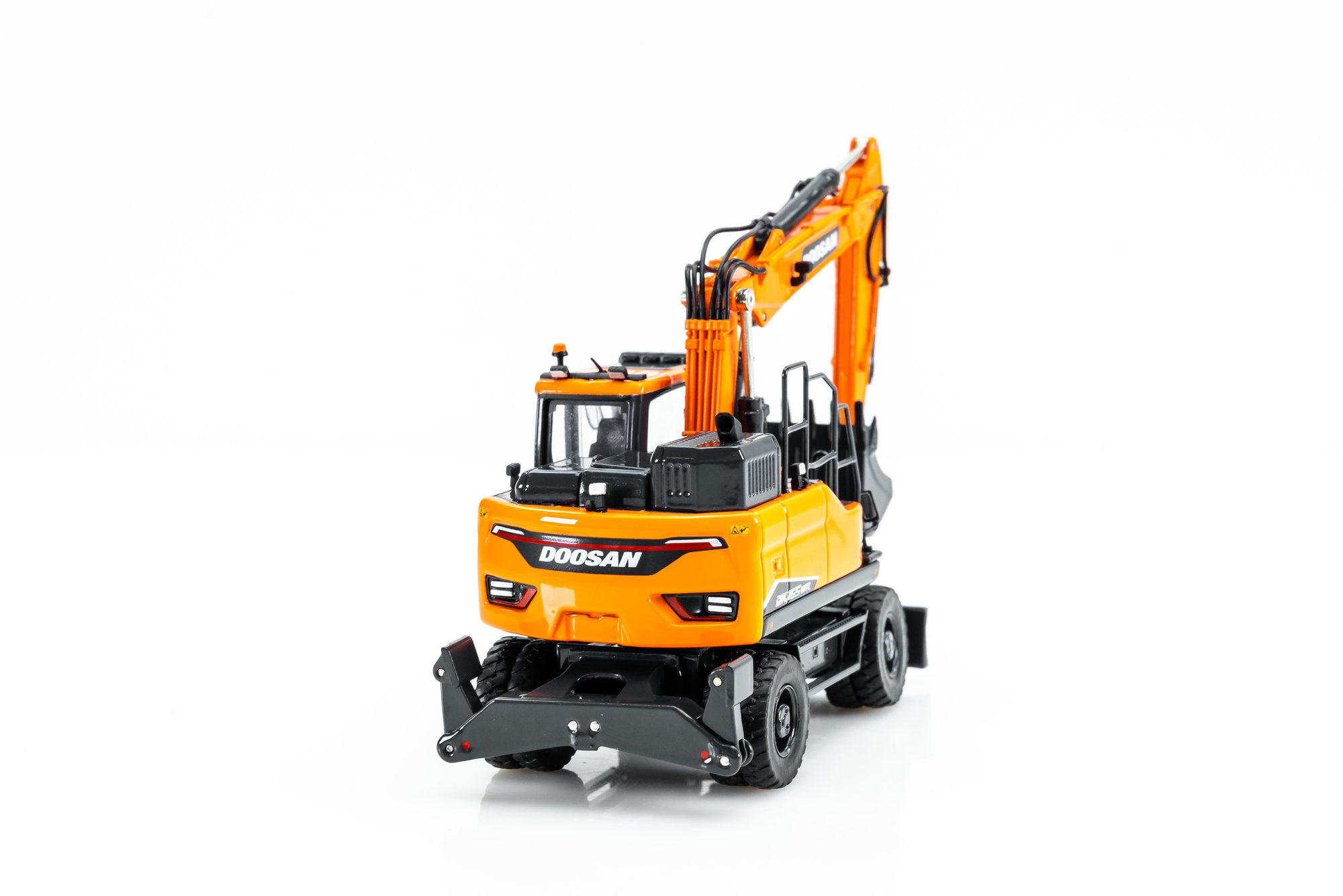 Wheeled excavator DOOSAN DX 165WR | Modelsnavigator.com