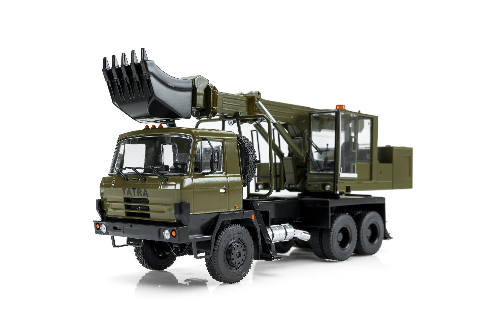 Tatra T815 UDS 114A Vojenská zelená | Modelsnavigator.com