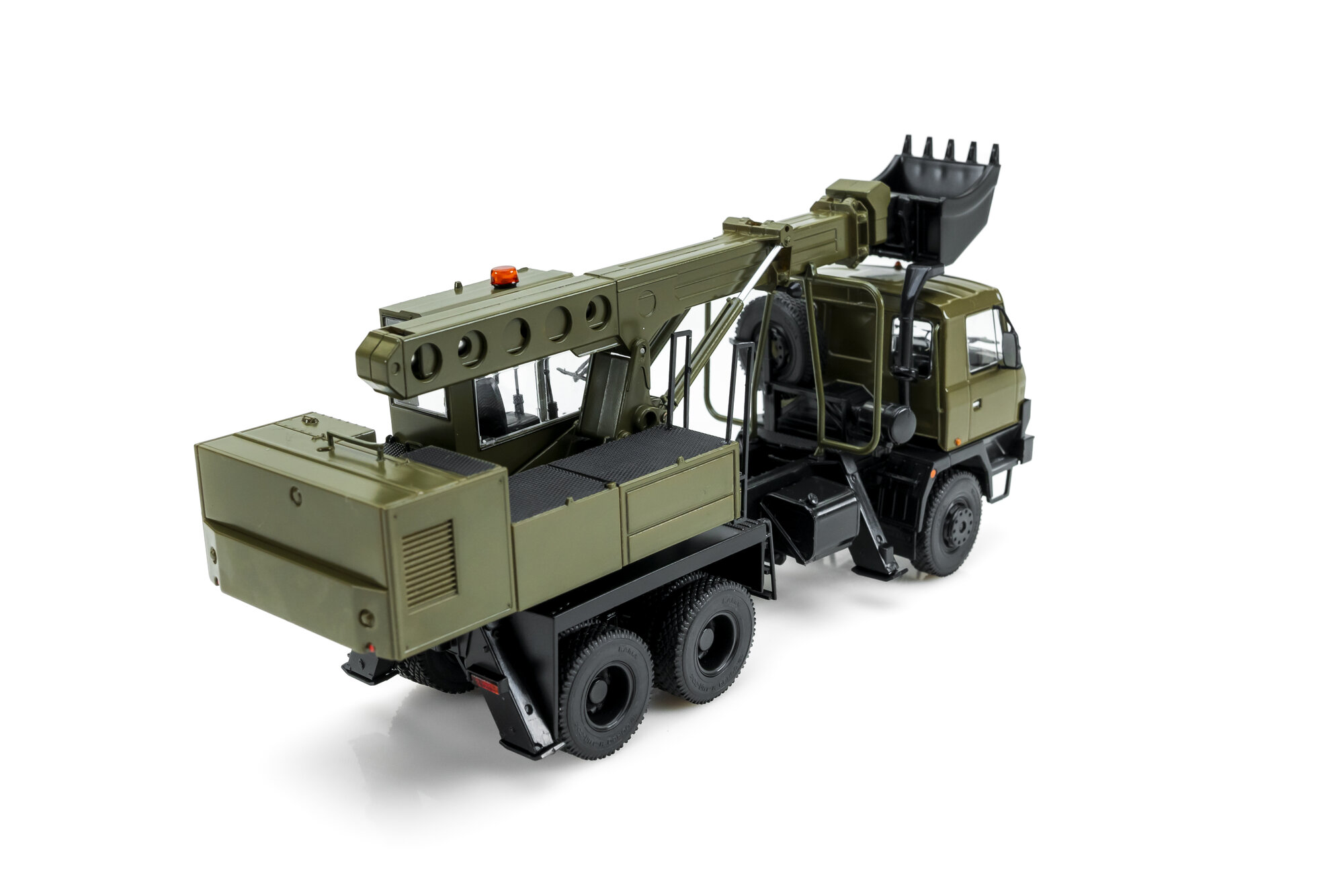 Tatra T815 UDS 114A Vojenská zelená | Modelsnavigator.com