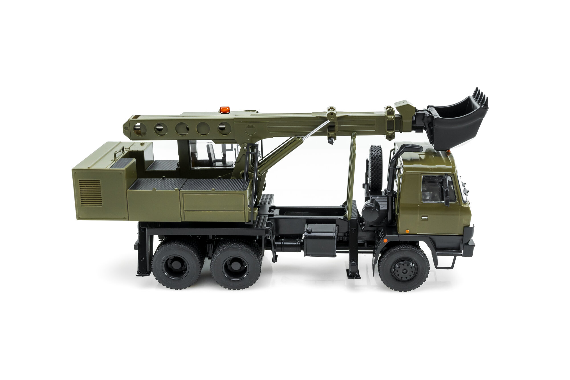 Tatra T815 UDS 114A Vojenská zelená | Modelsnavigator.com