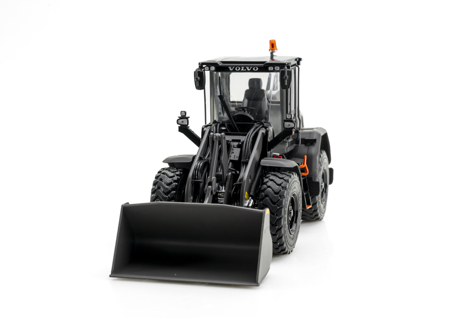 Volvo L60H Limited Black Edition | Modelsnavigator.com