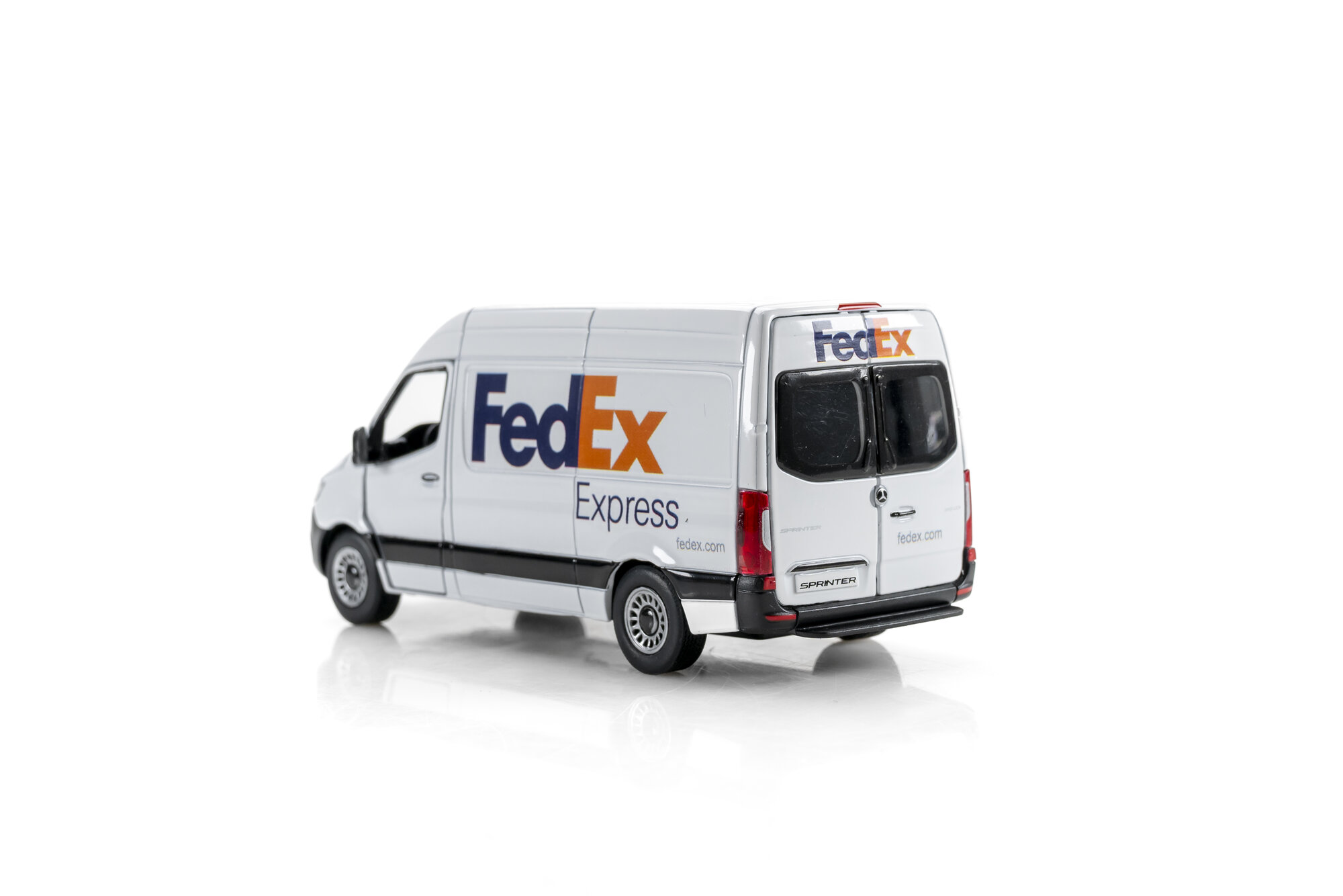 Mercedes-Benz Sprinter 319 CDI FedEx courier | Modelsnavigator.com