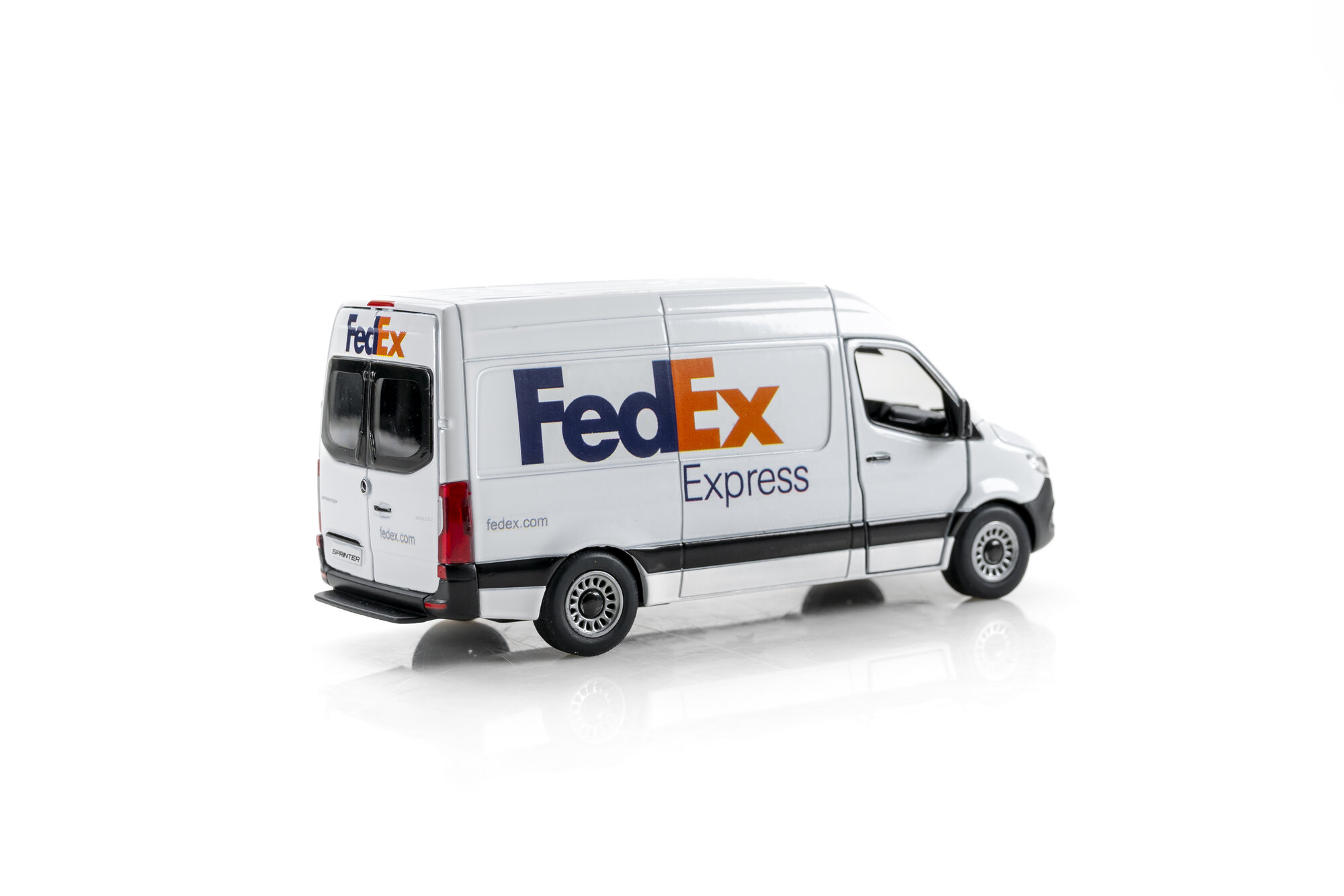 Mercedes-Benz Sprinter 319 CDI FedEx courier | Modelsnavigator.com
