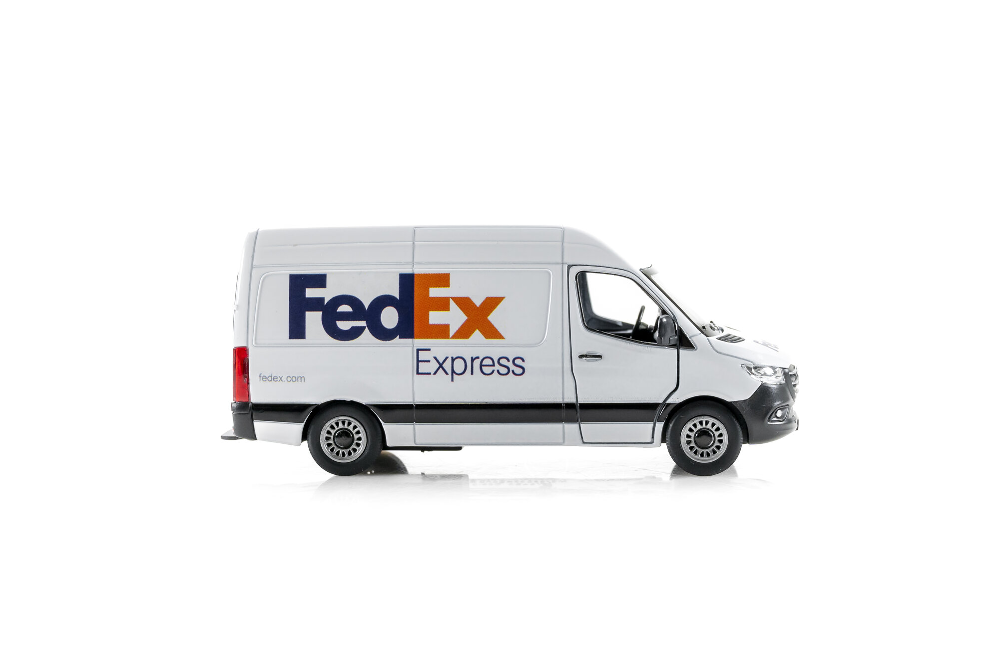 Mercedes-Benz Sprinter 319 CDI FedEx courier | Modelsnavigator.com