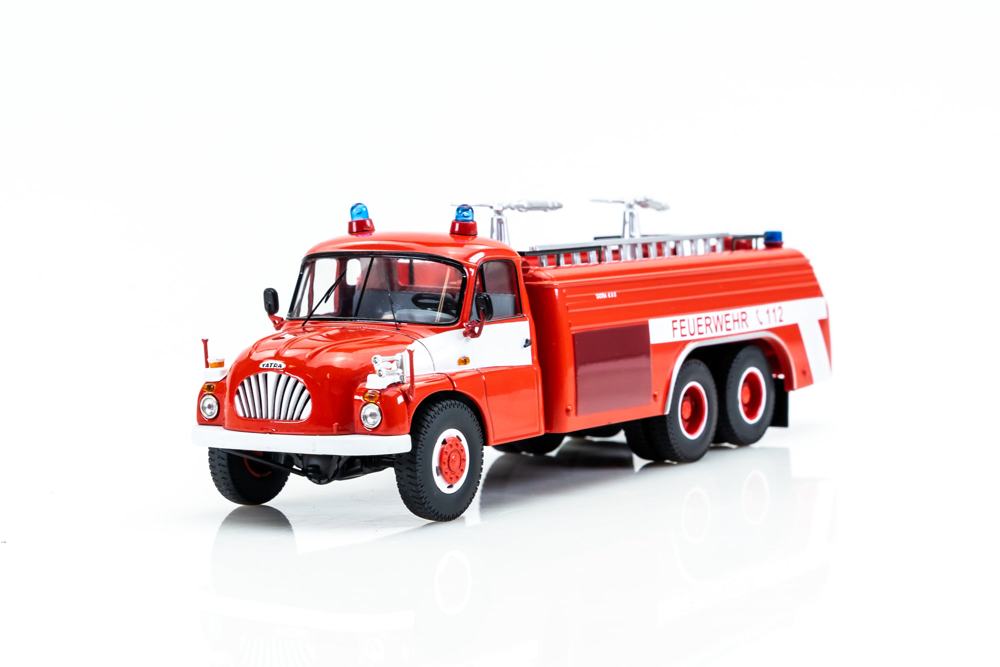 Tatra T138 fire tank "Feuerwehr DDR" 1959 | Modelsnavigator.com