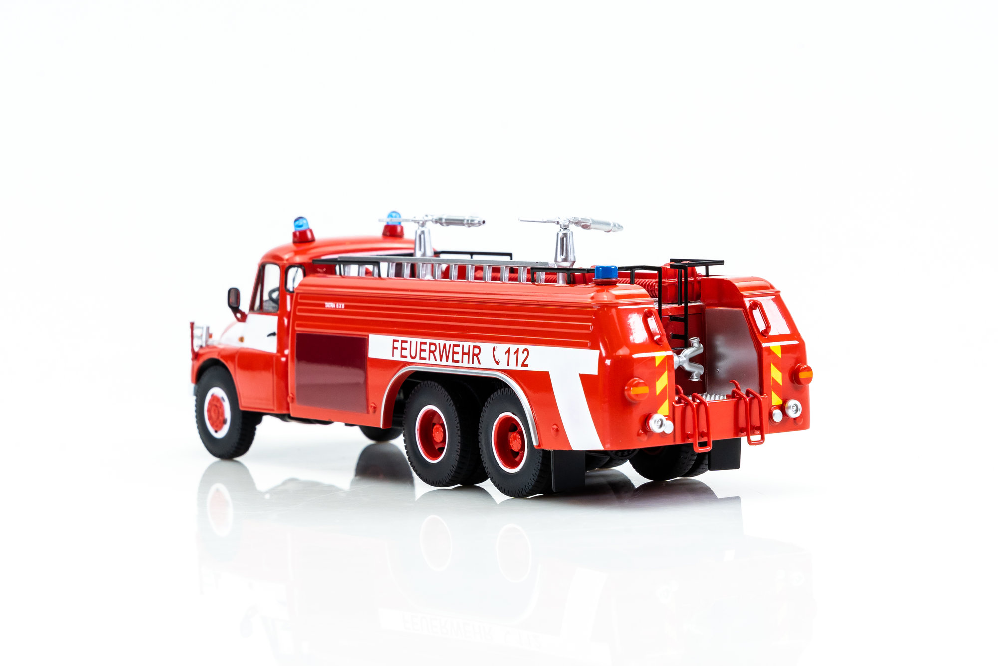 Tatra T138 fire tank "Feuerwehr DDR" 1959 | Modelsnavigator.com
