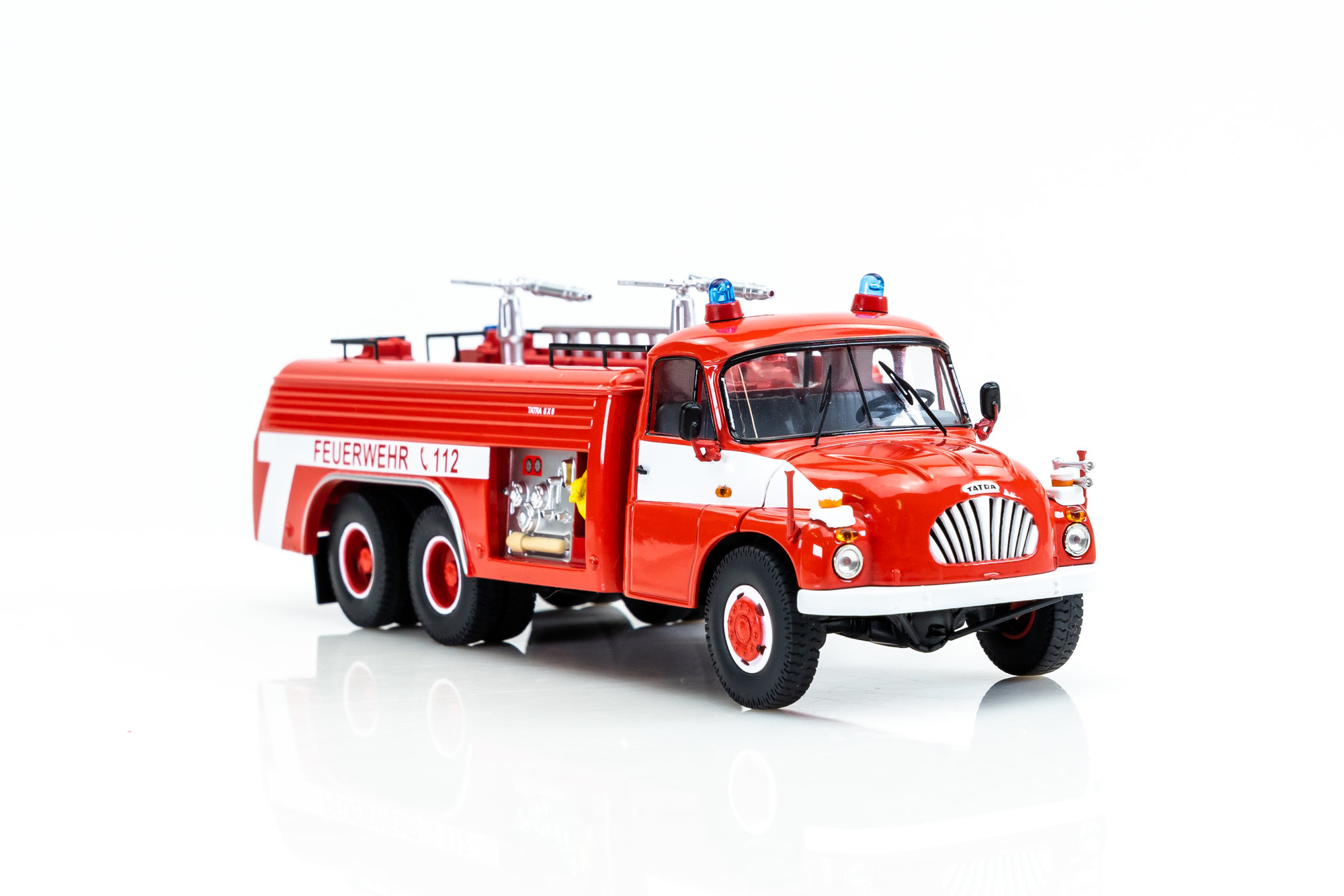 Tatra T138 fire tank "Feuerwehr DDR" 1959 | Modelsnavigator.com