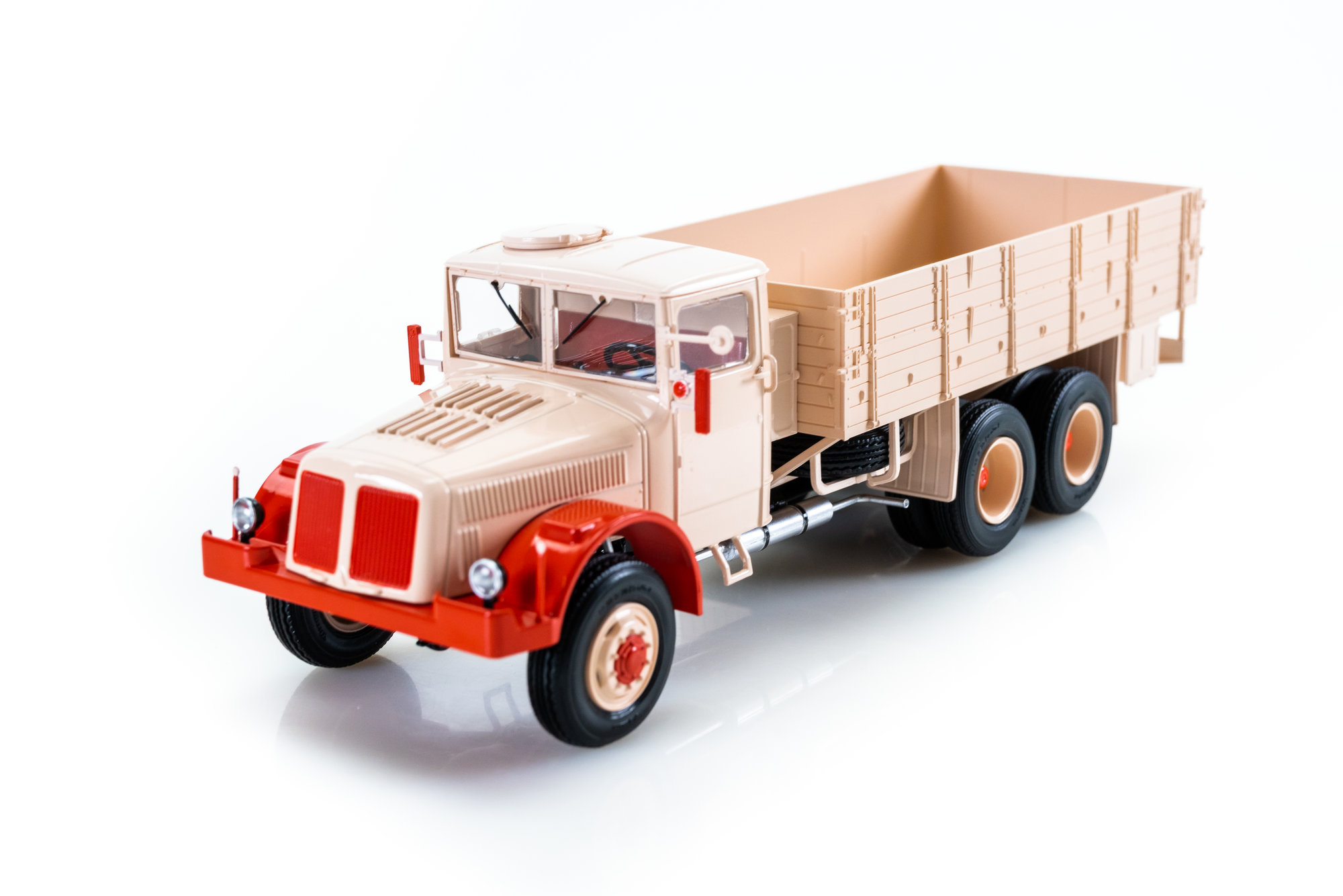 Tatra 111, červeno starorůžový, valník | Modelsnavigator.com