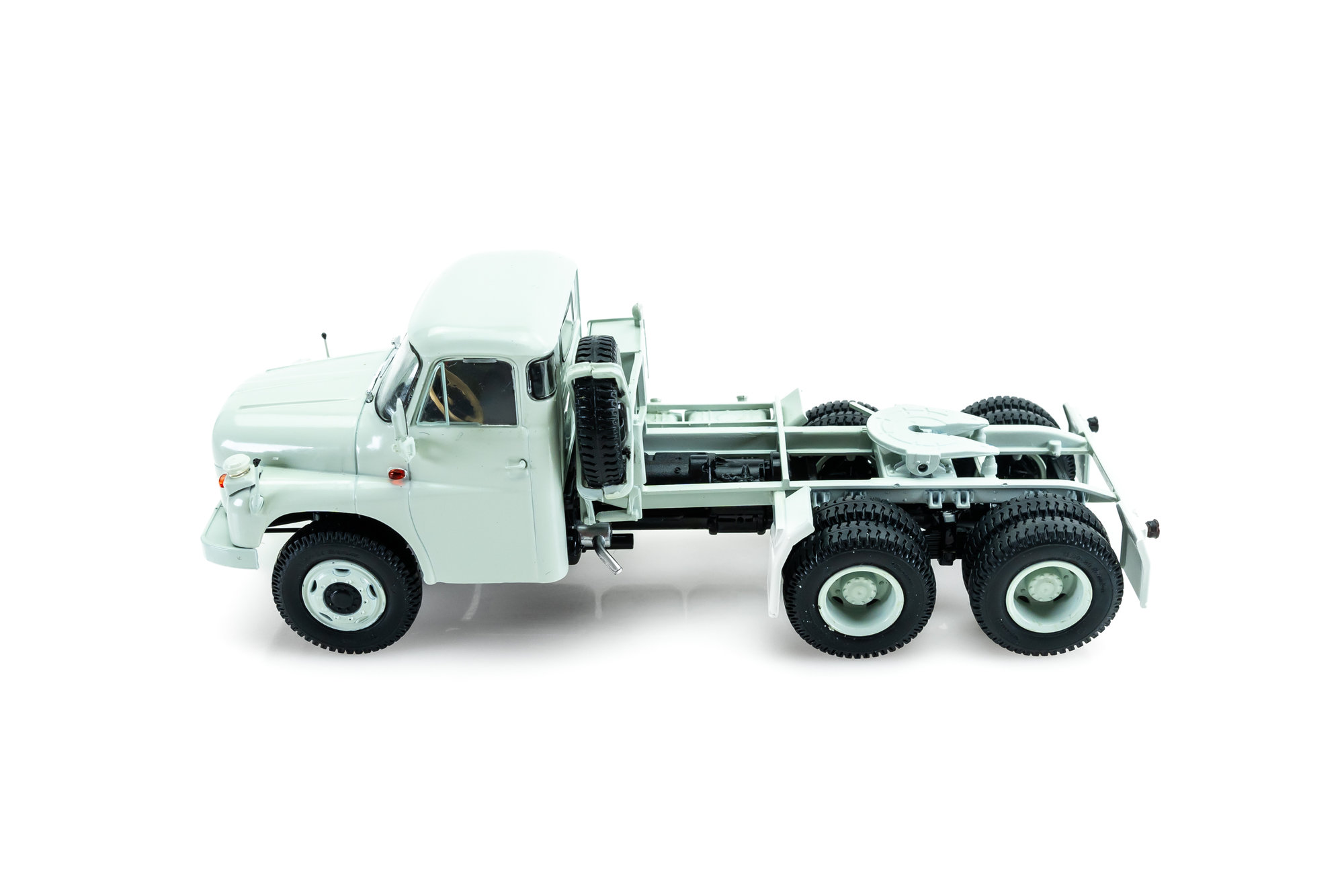 Tatra 148 NT 6x6 tractor, gray | Modelsnavigator.com