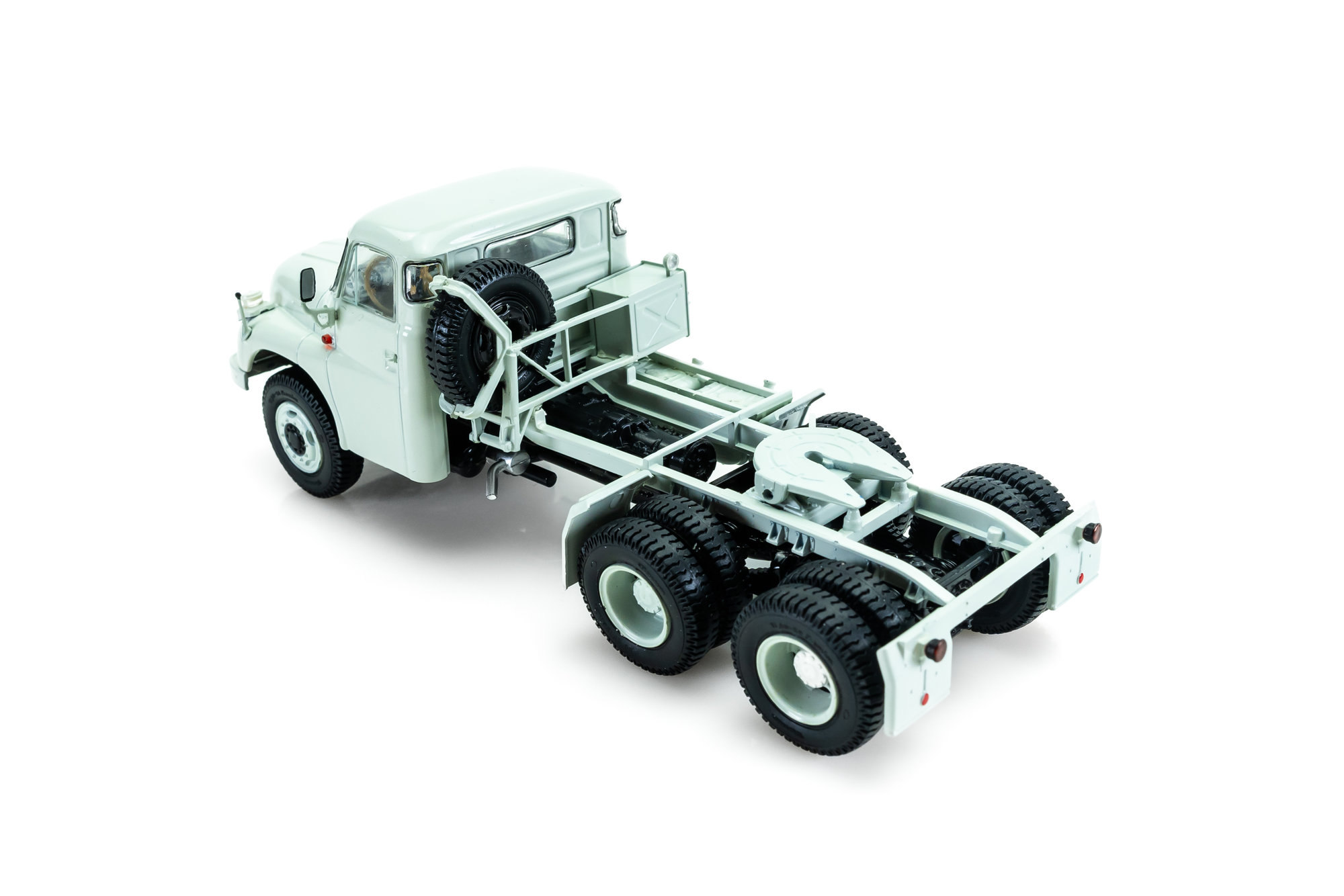 Tatra 148 NT 6x6 tractor, gray | Modelsnavigator.com
