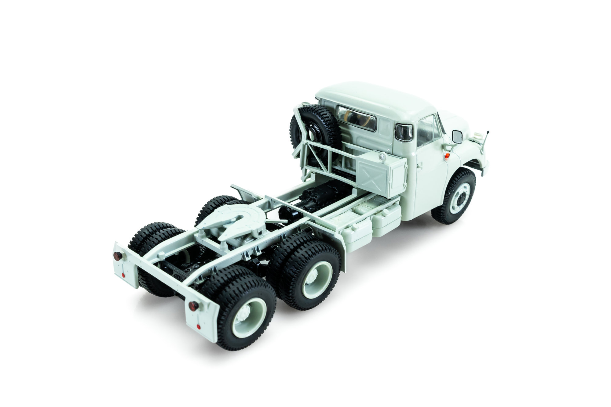Tatra 148 NT 6x6 tractor, gray | Modelsnavigator.com