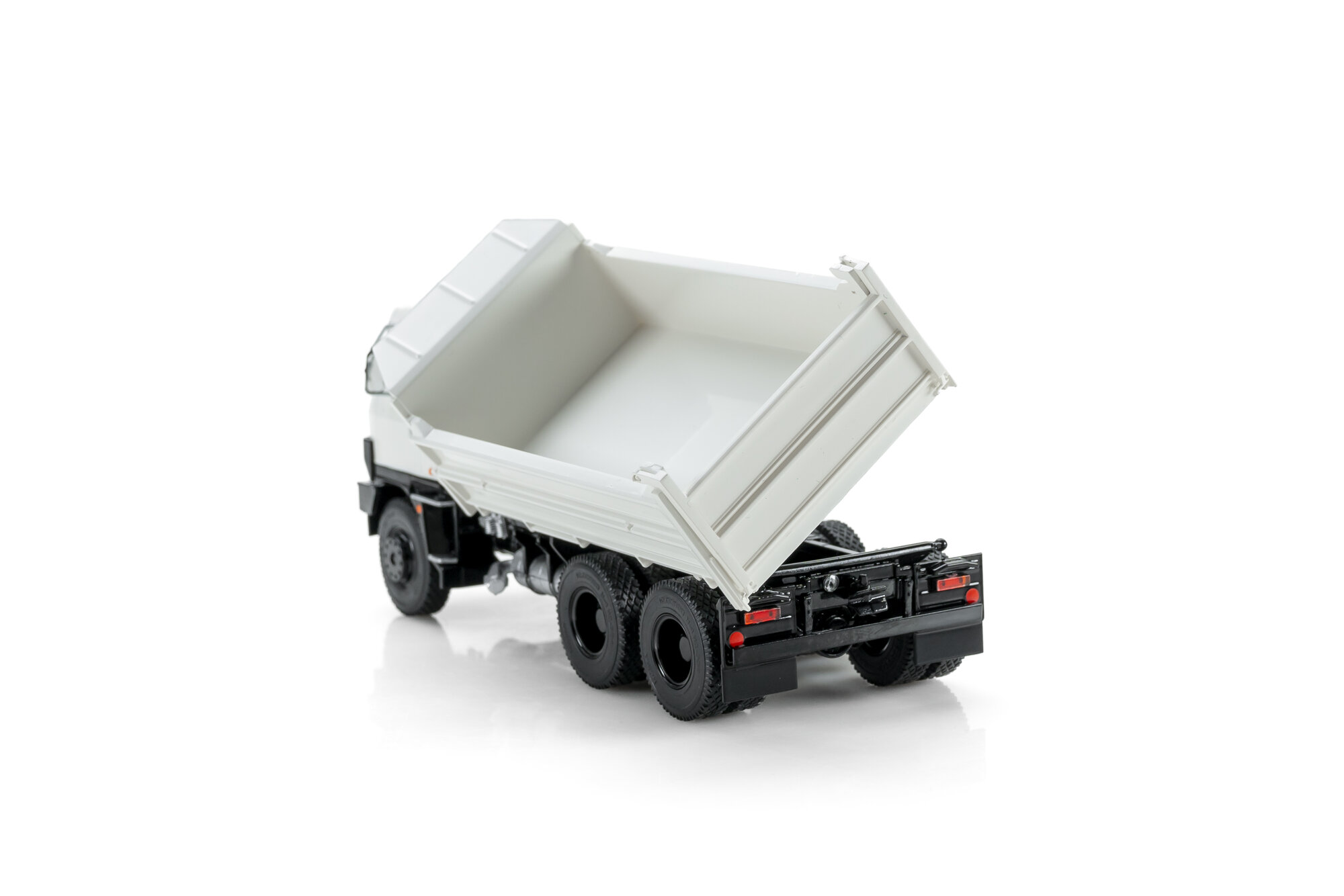 Tatra 815 S3 white color | Modelsnavigator.com