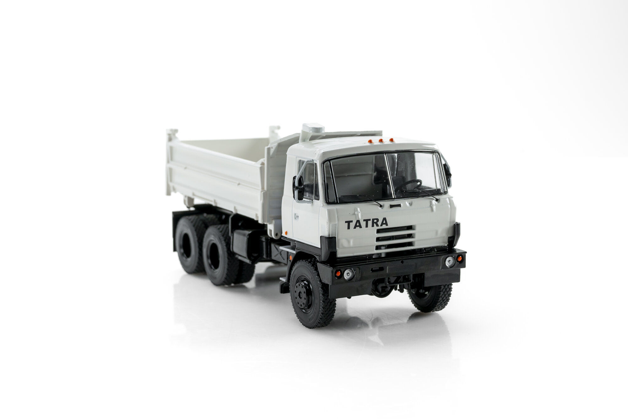 Tatra 815 S3 white color | Modelsnavigator.com