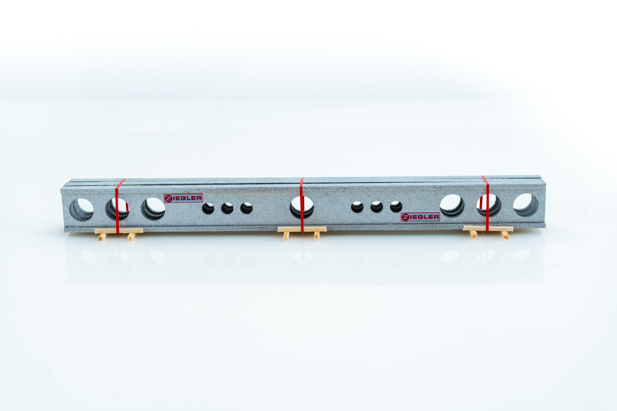 Load of three pieces of "Ziegler" steel beams | Modelsnavigator.com