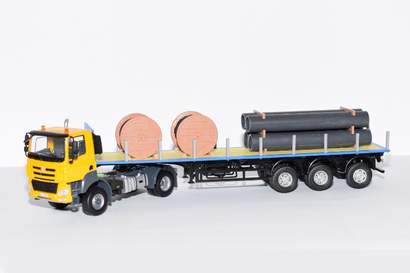 Tatra PHOENIX EU 6, SLEEP.C.4x4 + 3 axle semi-trailer with load ...